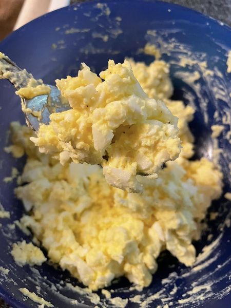 Warm Buttered Egg Mash Breakfast – Recipes on a Budget