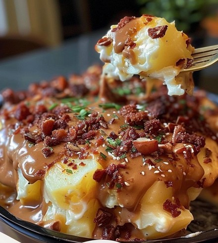 👉Cheesy Mississippi MudPotatoes – Recipes on a Budget